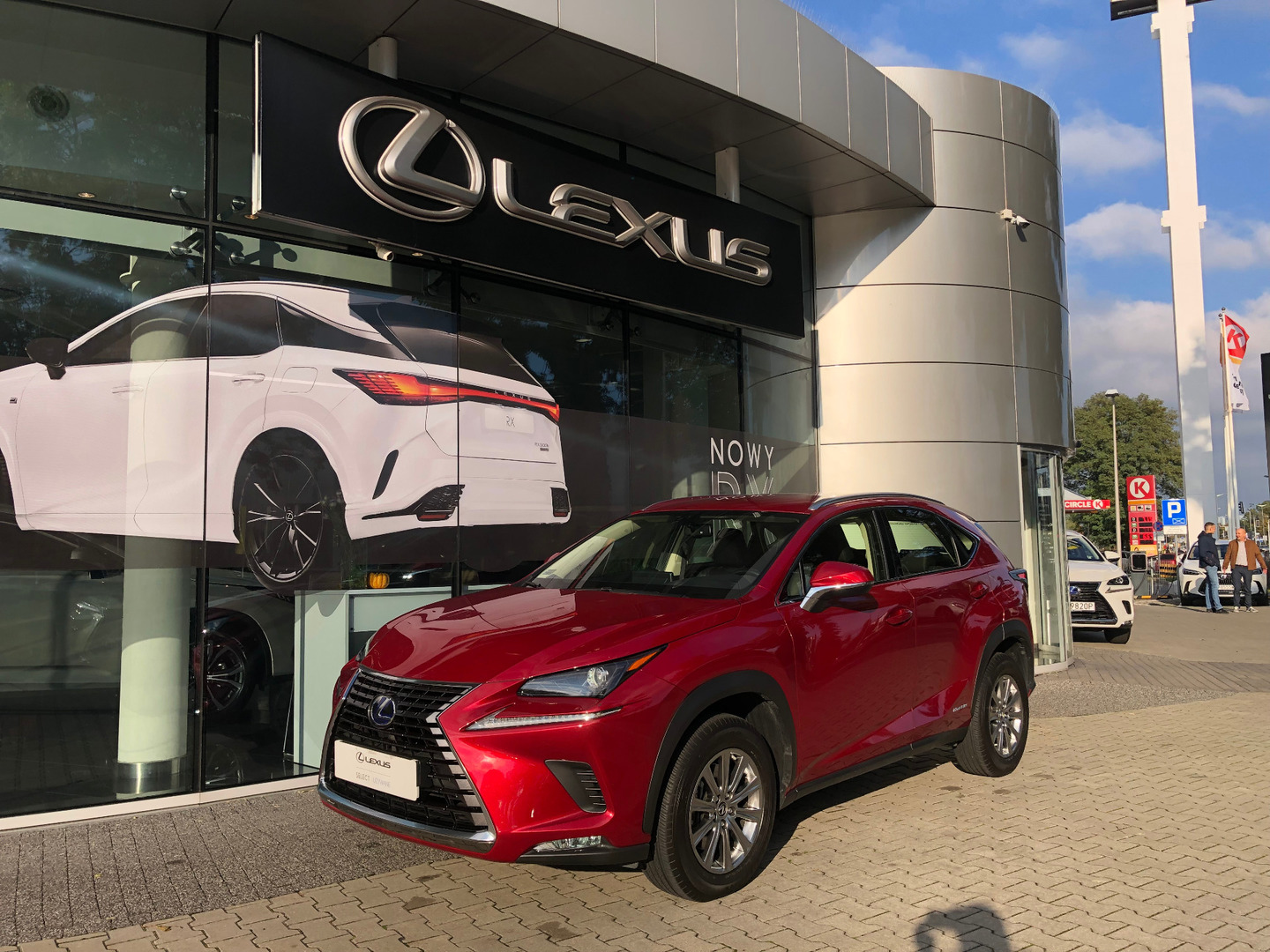 Oferta samochodu Lexus NX 2.5 Hybryda 2021 184 900 zł brutto Lexus ...