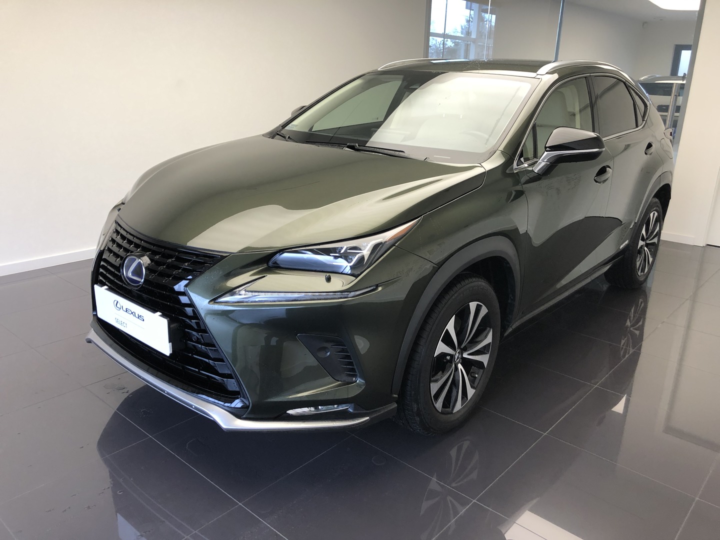 Oferta samochodu Lexus NX 2.5 Hybryda 2021 199 900 zł brutto Lexus ...