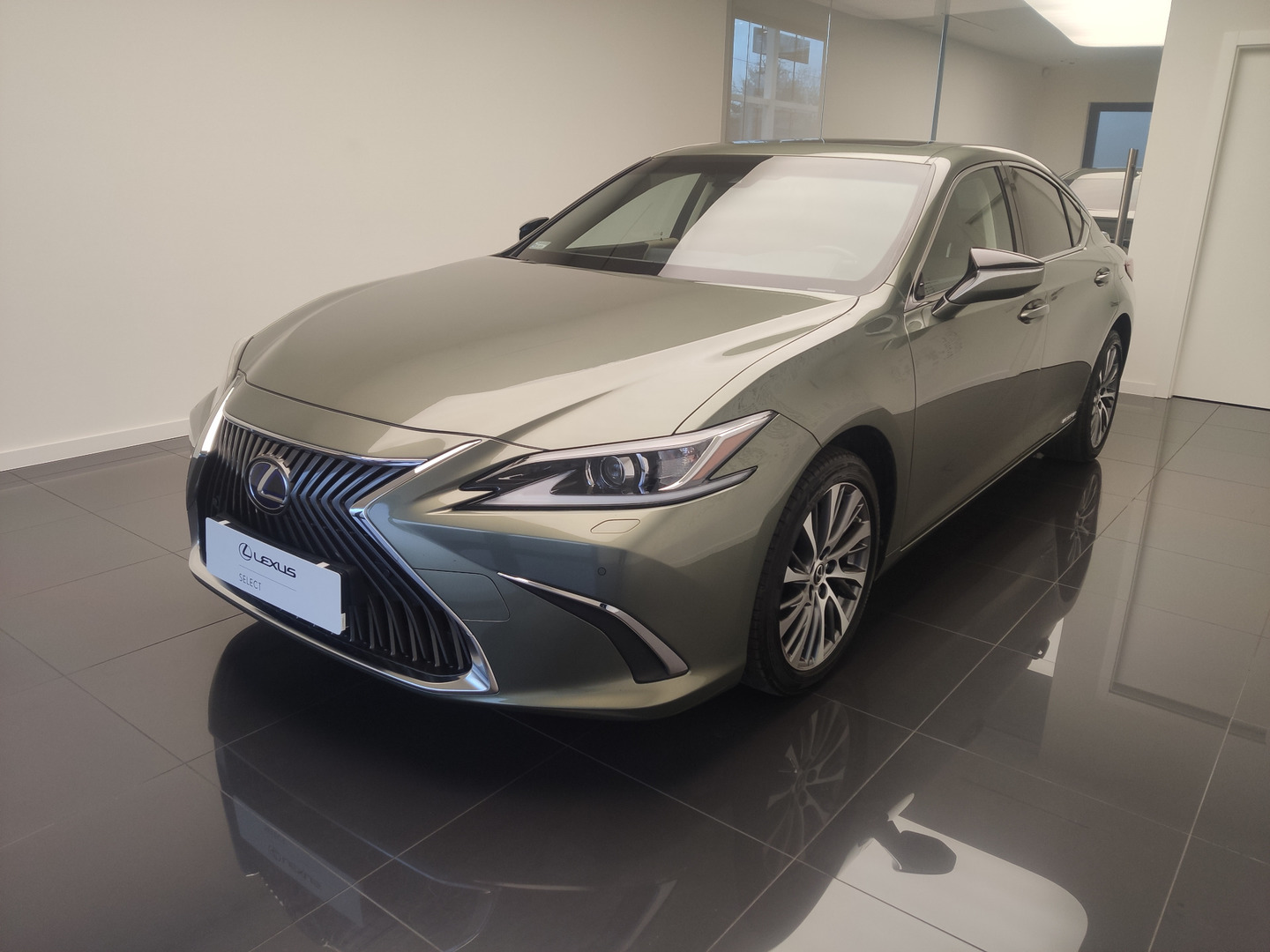 Oferta samochodu Lexus ES 2.5 Hybryda 2021 199 900 zł brutto Lexus ...