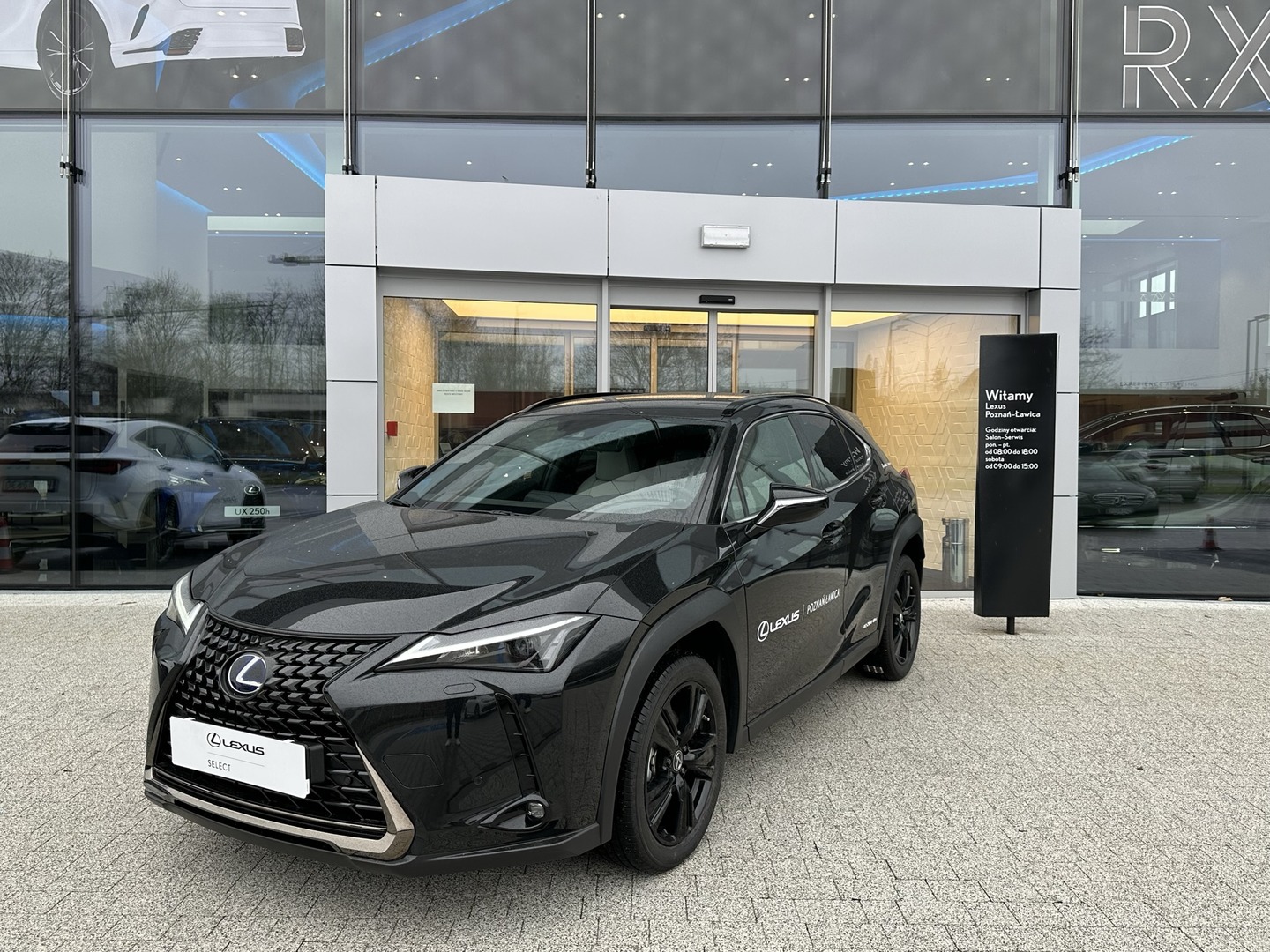 Oferta samochodu Lexus UX 2.0 Hybryda 2022 169 900 zł brutto Lexus ...