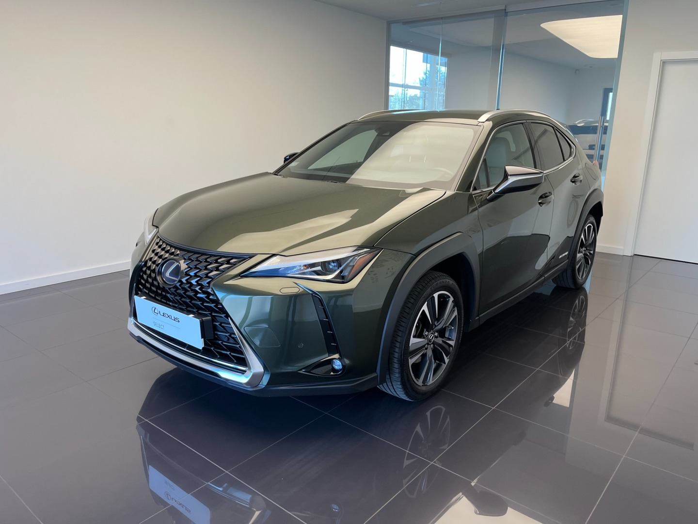 Oferta samochodu Lexus UX 2.0 Hybryda 2021 149 900 zł brutto Lexus ...