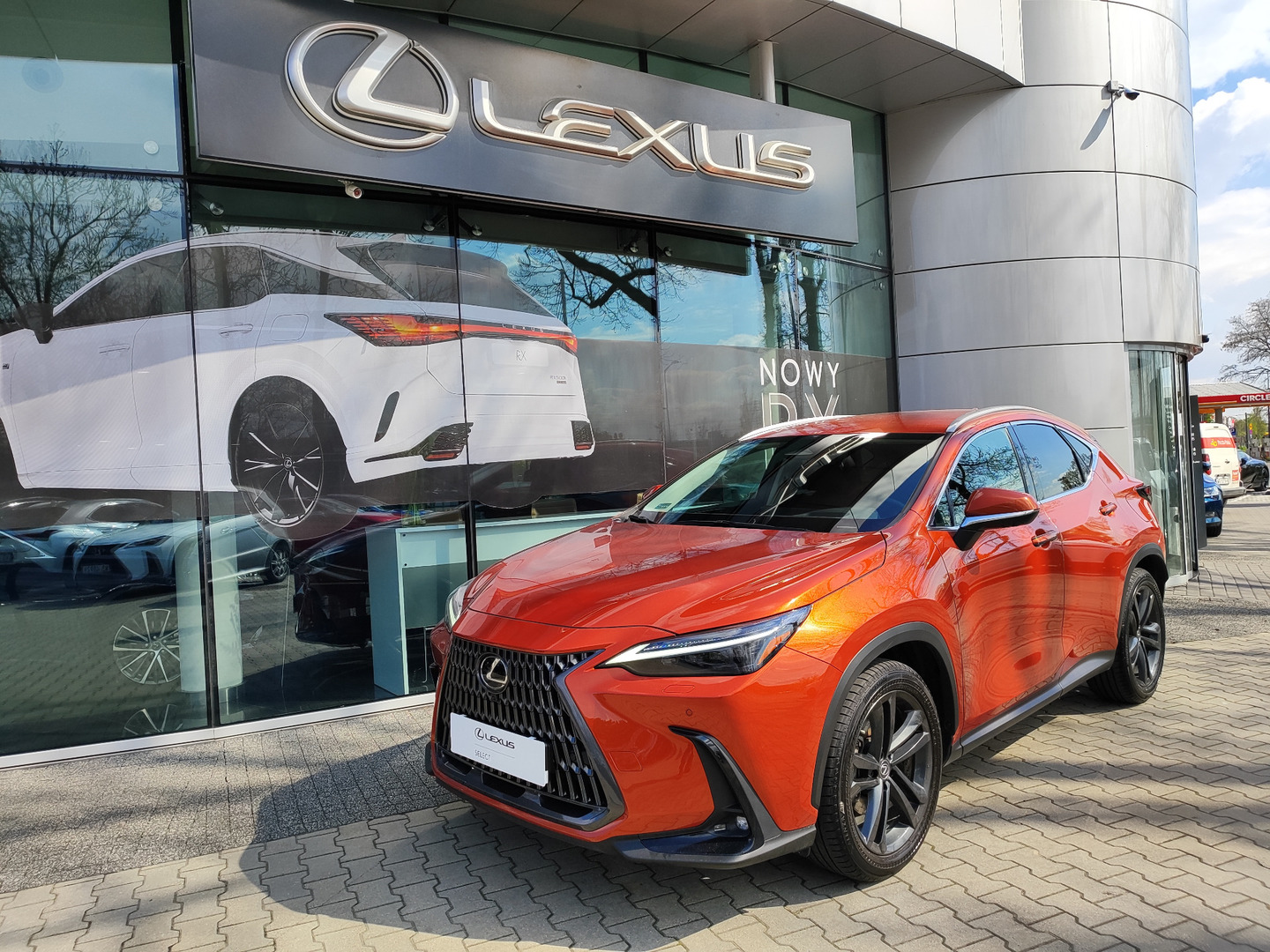 Oferta samochodu Lexus NX 2.5 Hybryda 2021 256 999 zł brutto Lexus ...