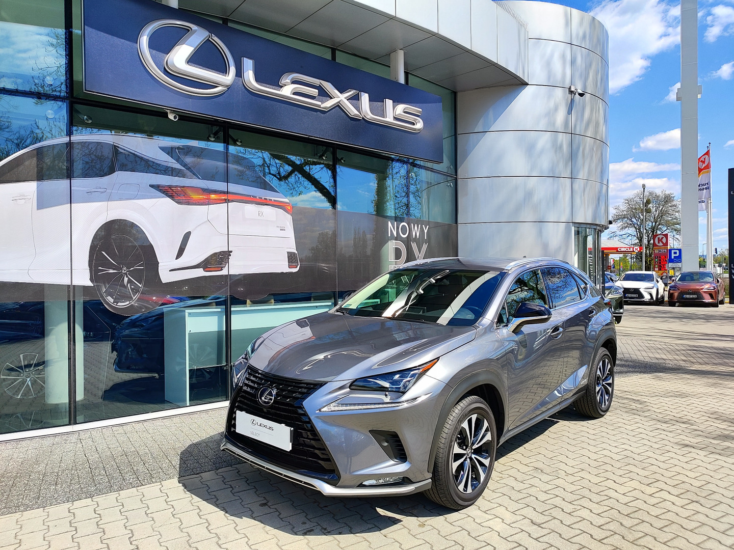 Oferta samochodu Lexus NX 2.5 Hybryda 2021 199 999 zł brutto Lexus ...