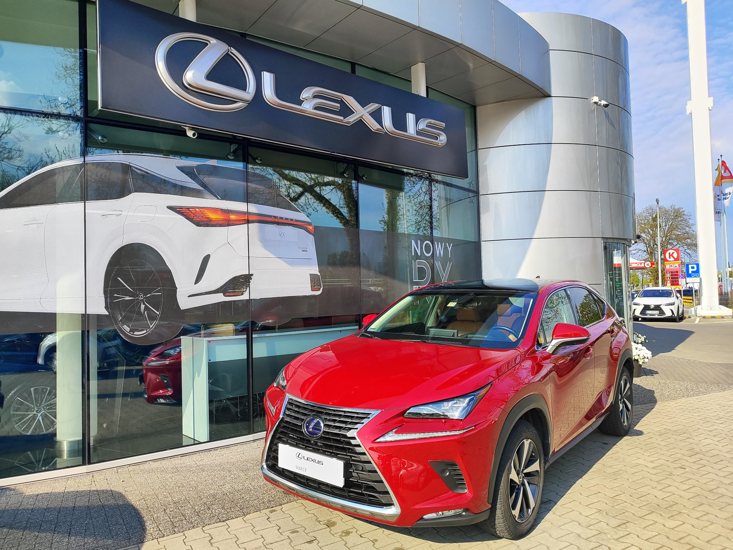 Oferta samochodu Lexus NX 2.5 Hybryda 2019 152 620 zł brutto Lexus ...
