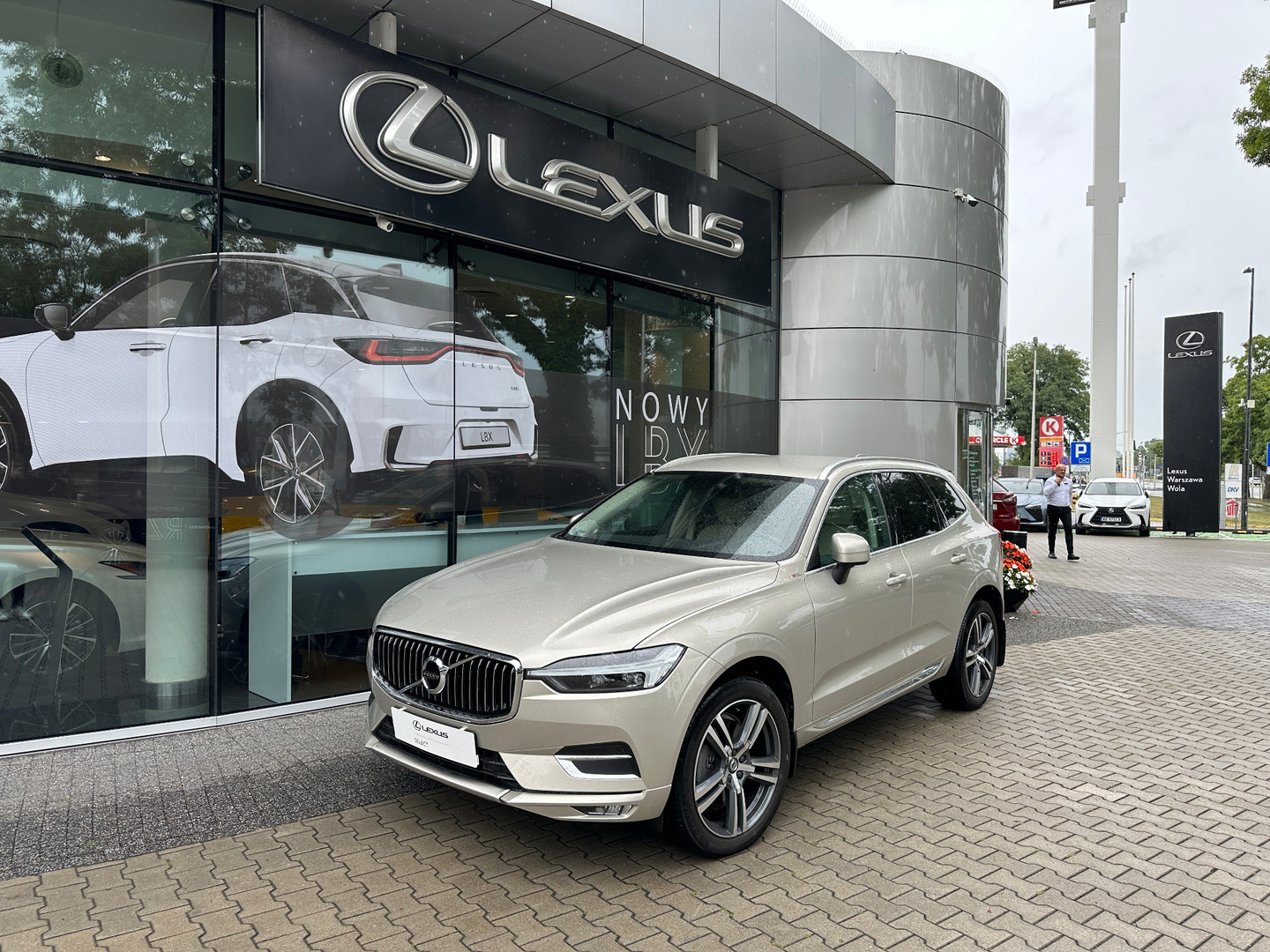 Oferta samochodu Volvo XC 60 2.0 Diesel 2021 169 900 zł brutto Lexus ...