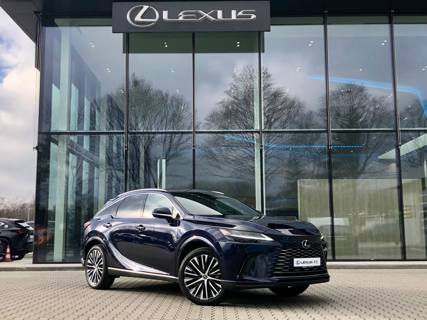 Oferta samochodu Lexus RX 2.5 Hybryda 2023 289 900 zł brutto Lexus ...
