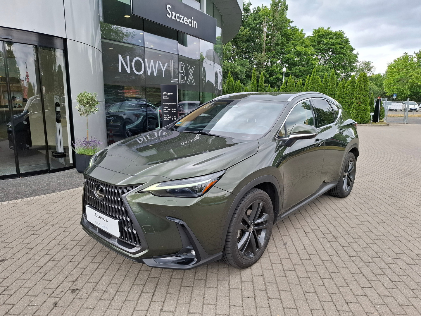 Oferta samochodu Lexus NX 2.5 Hybryda 2022 199 900 zł brutto Lexus Szczecin